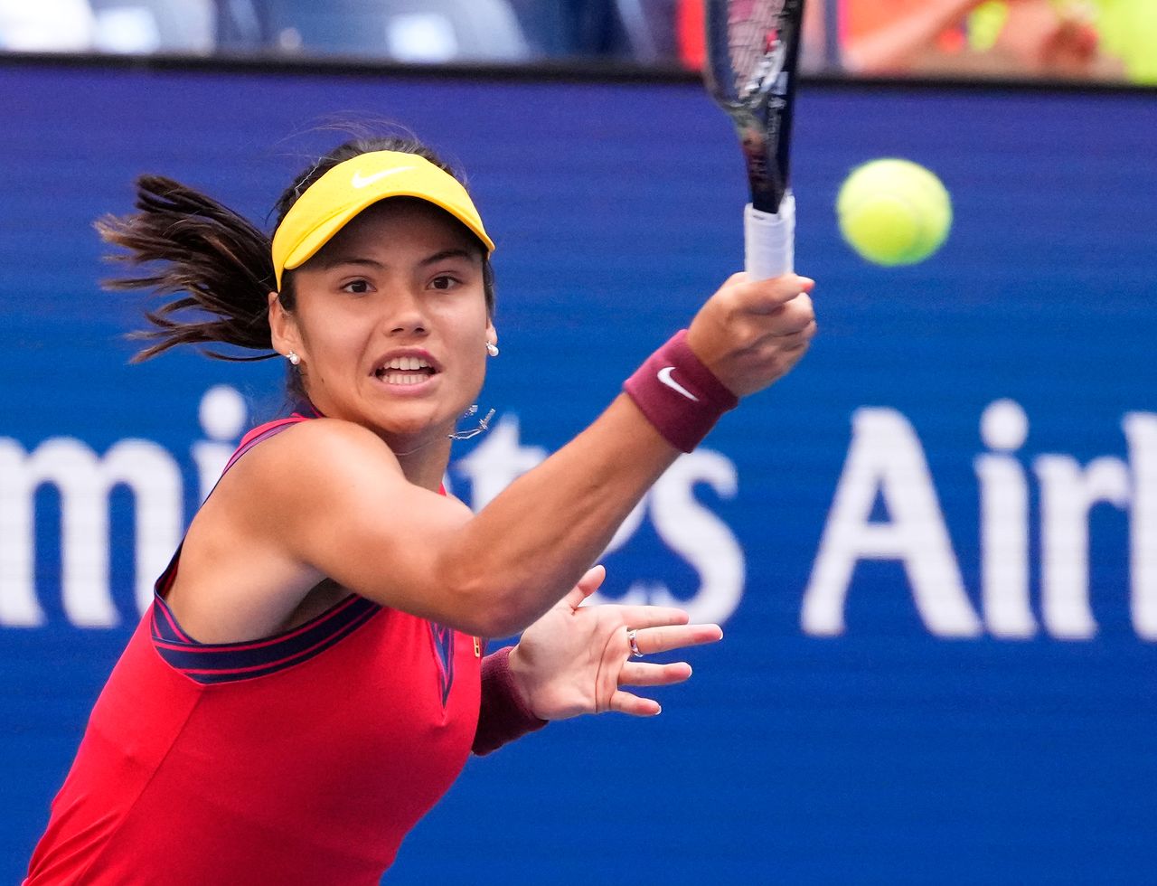 Tennis-Britain's star Raducanu takes confident step into the spotlight ...