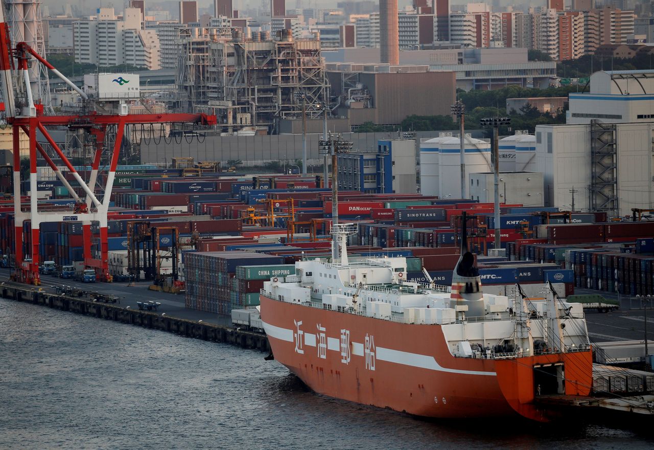 Japan's exports growth hits 8-month low as auto trade slides | Nippon.com