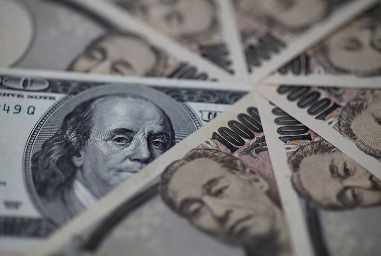 Dollar cuts losses after Fed minutes | Nippon.com