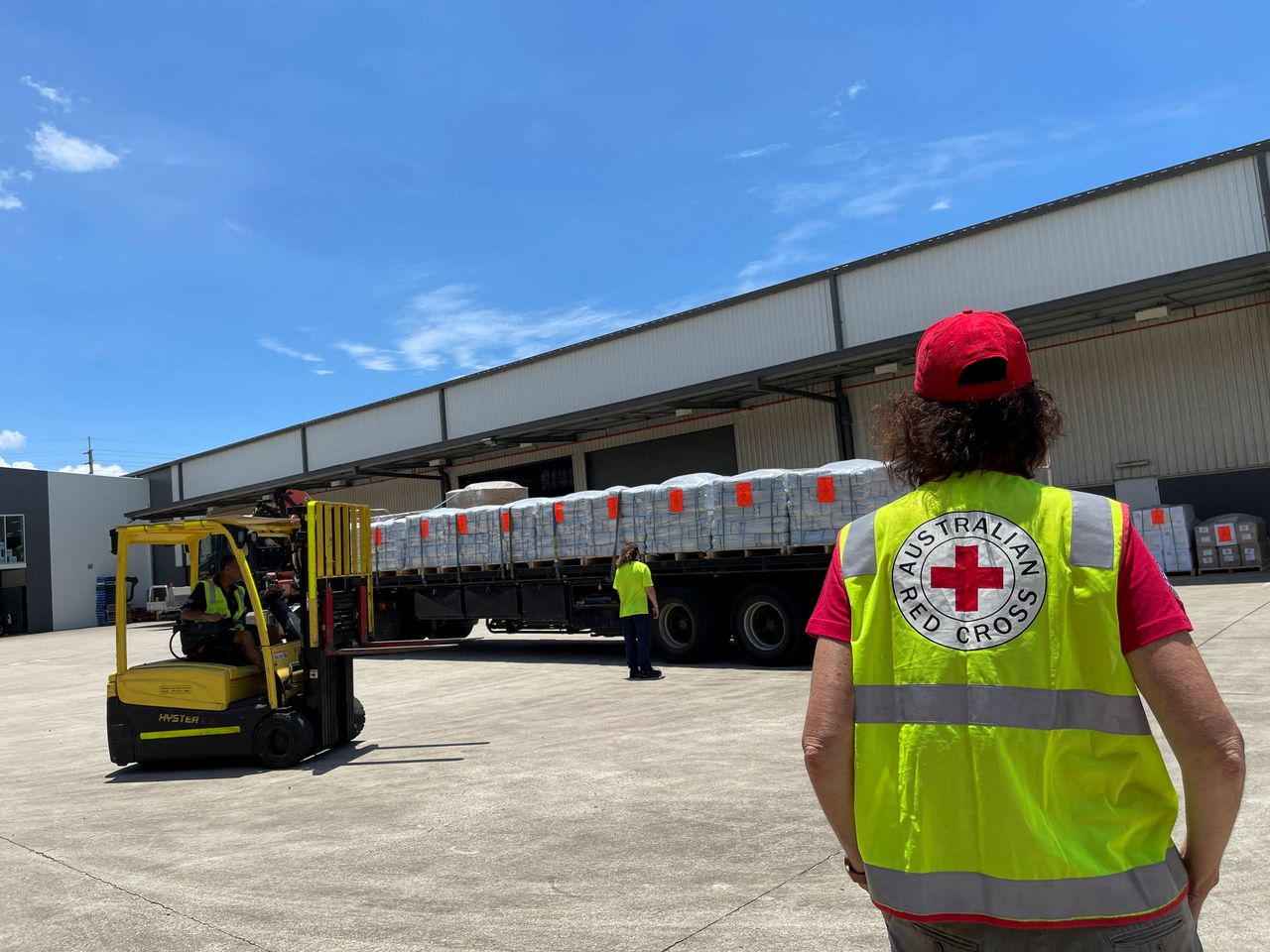 Water crisis looms as residents tackle debris in tsunami-hit Tonga ...