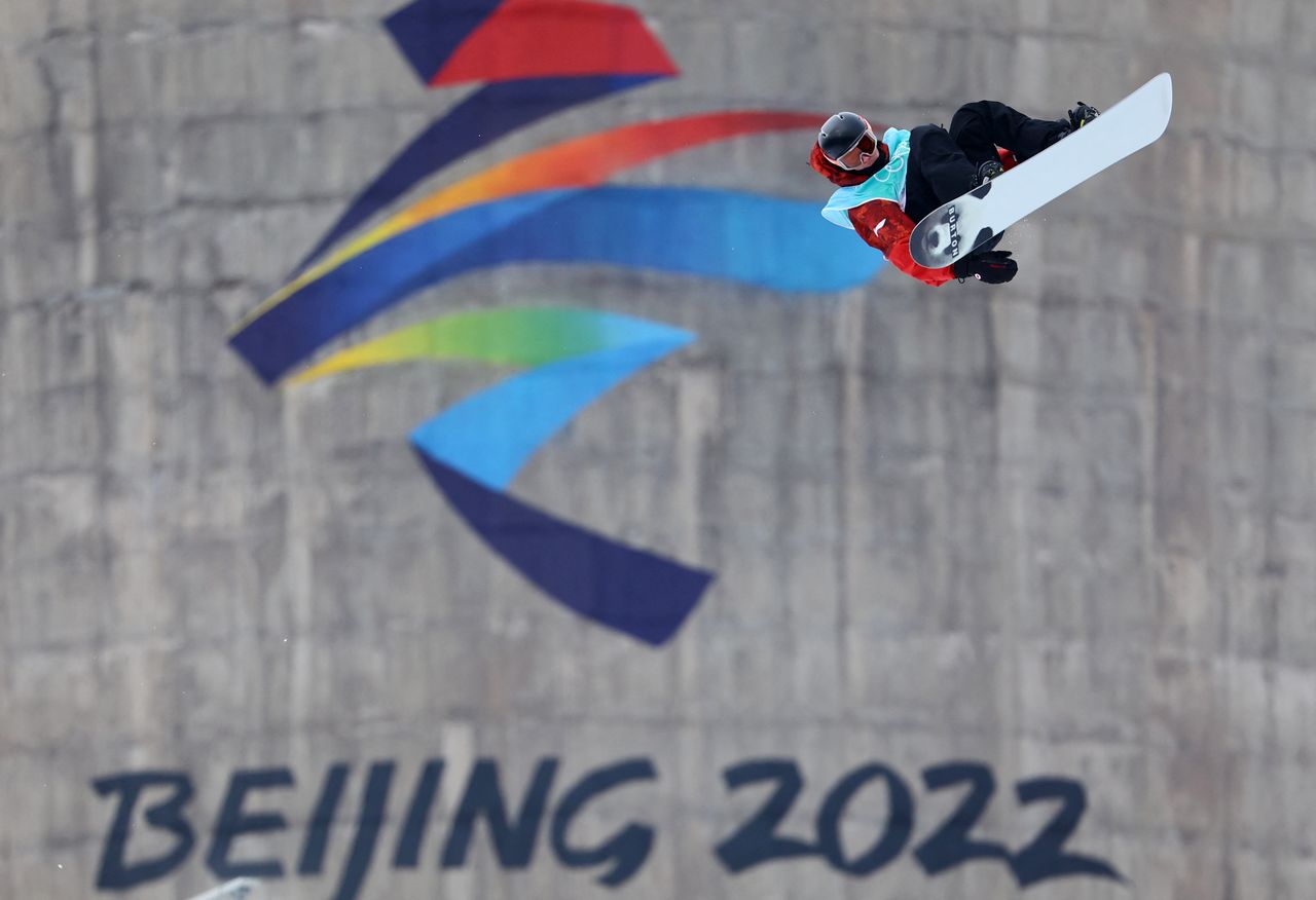 Olympics-Snowboarding-Gold medal-winning knee grab controversy causes ...